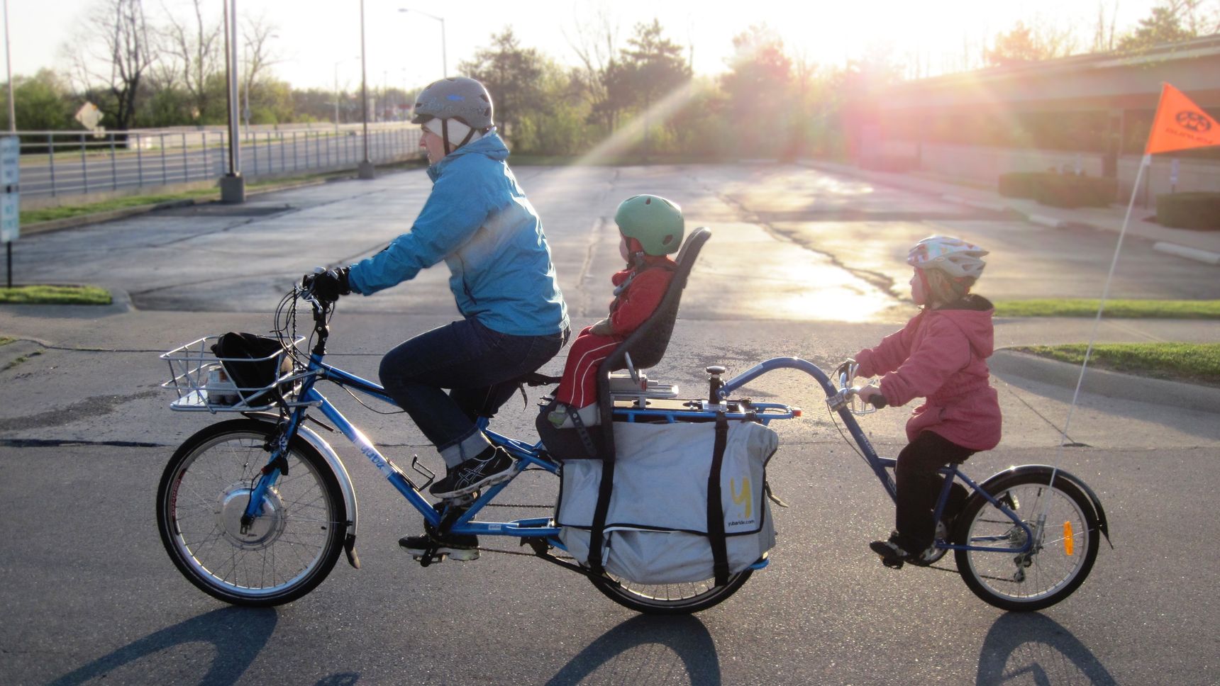 Vanaf deze leeftijd mag je kind in een fietsstoeltje achterop de fiets